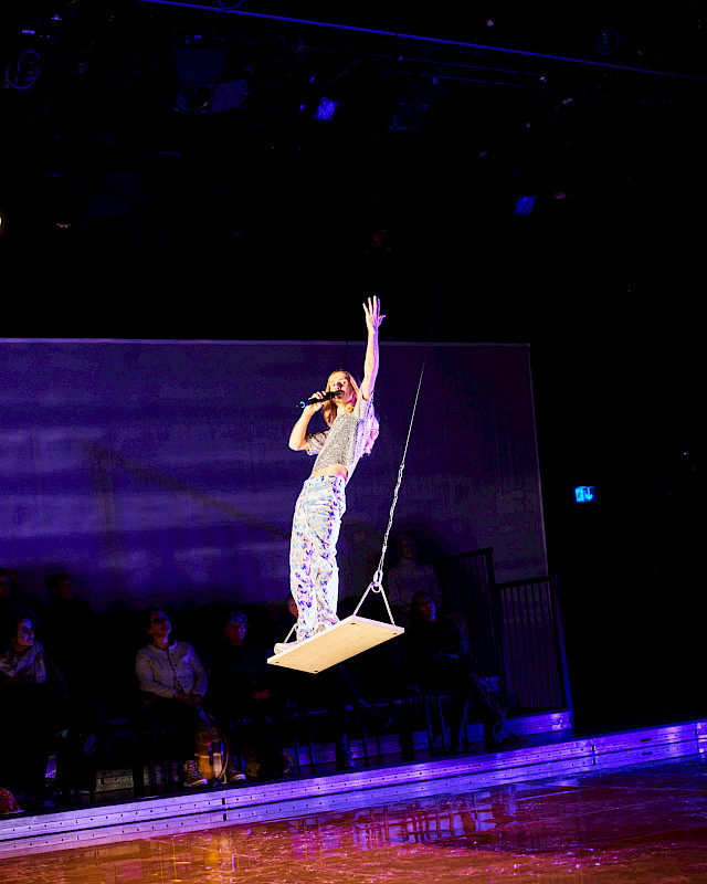 James Brown trug Lockenwickler | Bühnen Bern